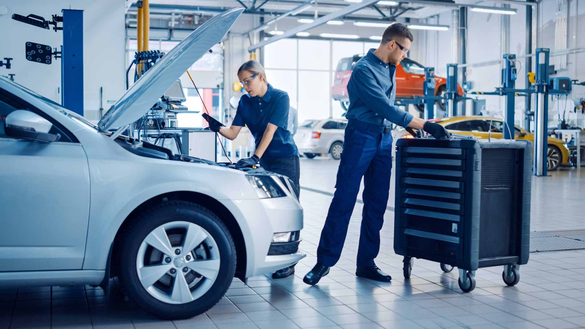 10 perfiles claves del sector de automoción: salarios, titulación...